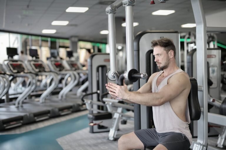 23 Pec Deck Variations to Target Different Areas of Your Chest ...