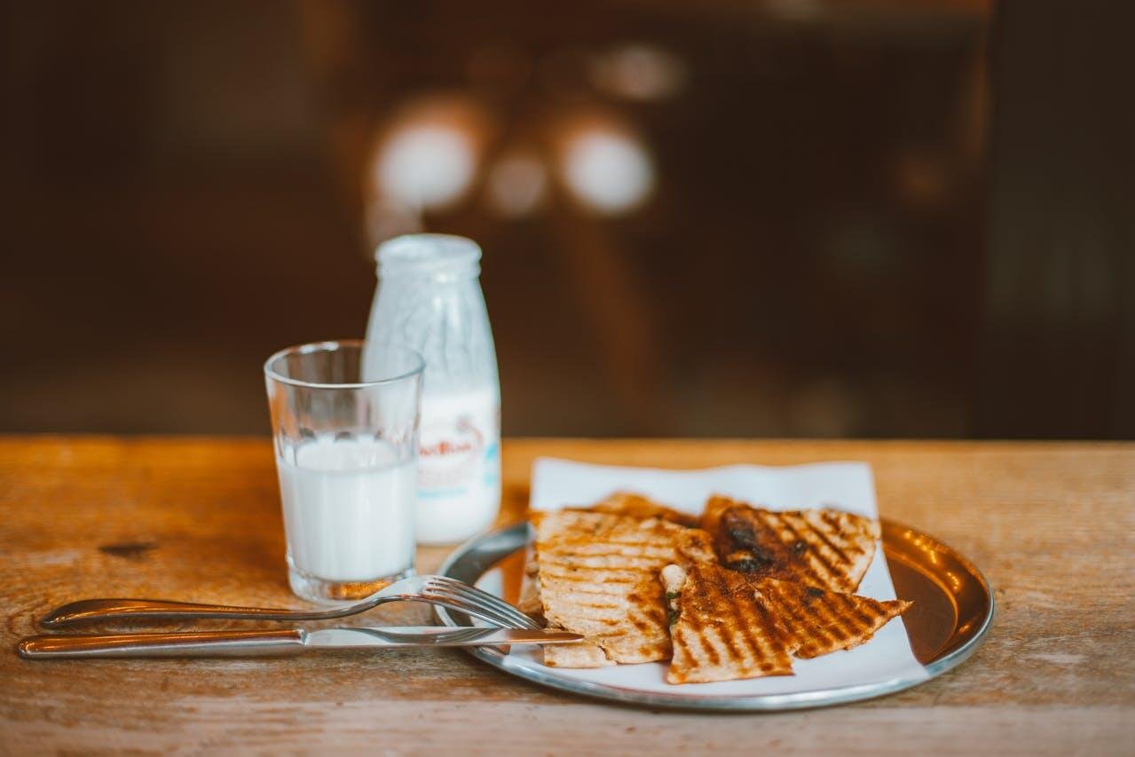 Is Muscle Milk Good For You? Benefits and Potential Side Effects ...