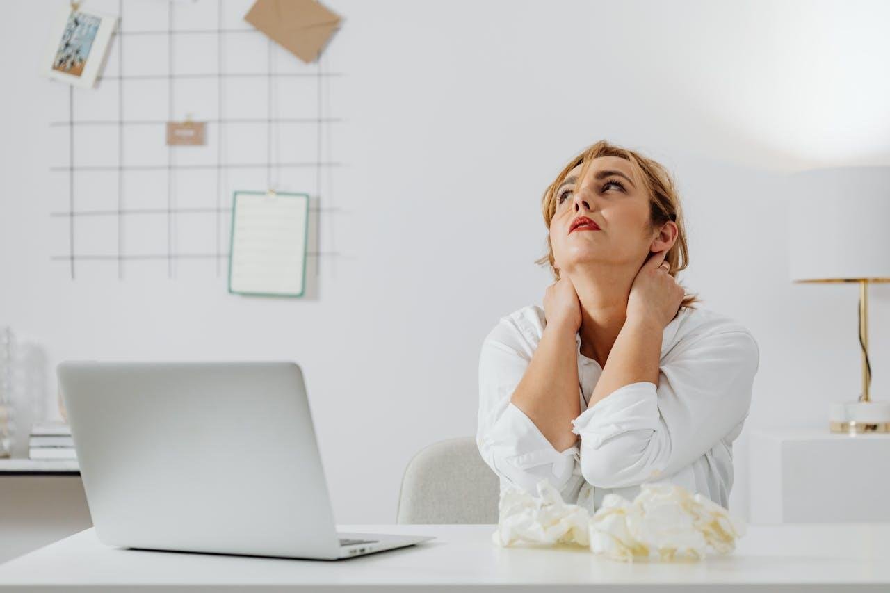 Desk Job : Gentle Stretches to Beat Back Pain at Work - Discover the ...