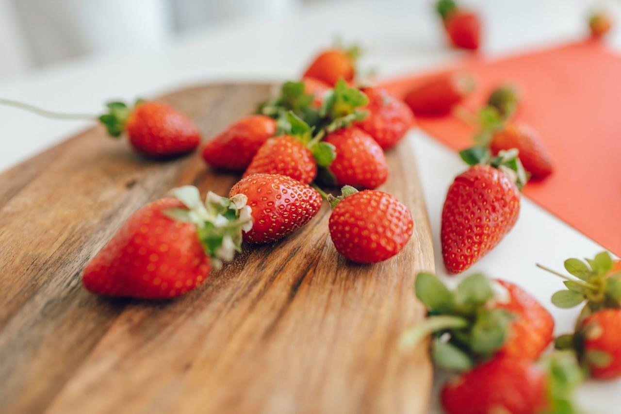 9 Evidence-Based Health Benefits of Strawberries - Discover the Cure Within