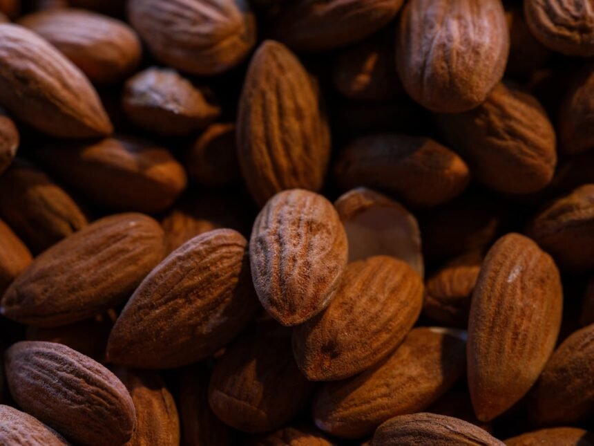 Roasted vs. Raw Almonds: Which Is More Nutritious? - Discover the Cure ...