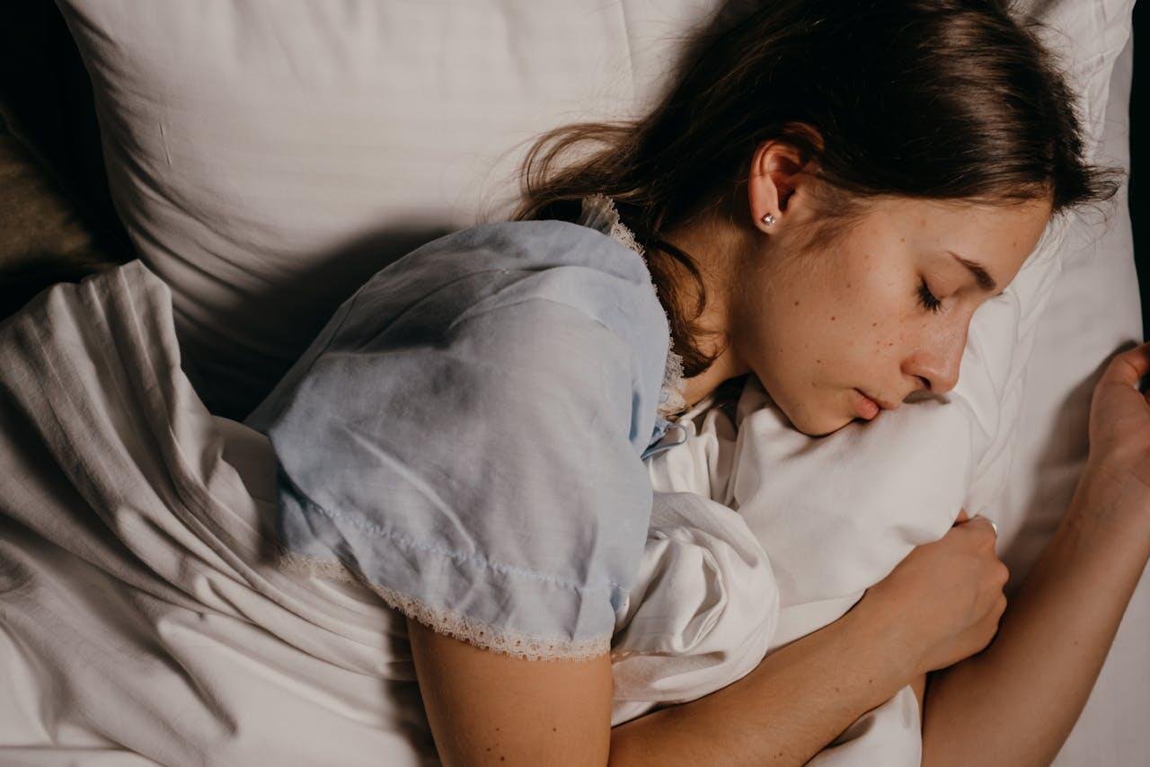 How to Fix a Reversed Sleep Schedule and Reset Your Circadian Rhythm ...